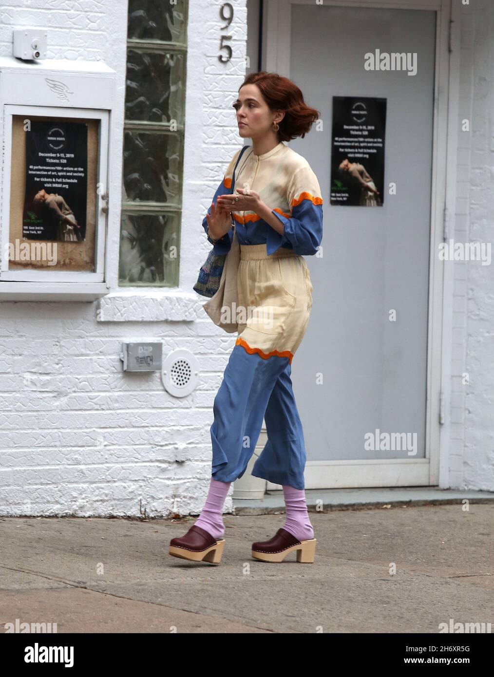 New York - NY - 12/16/2019- Zoey Deutch on the Set of The Politician in ...