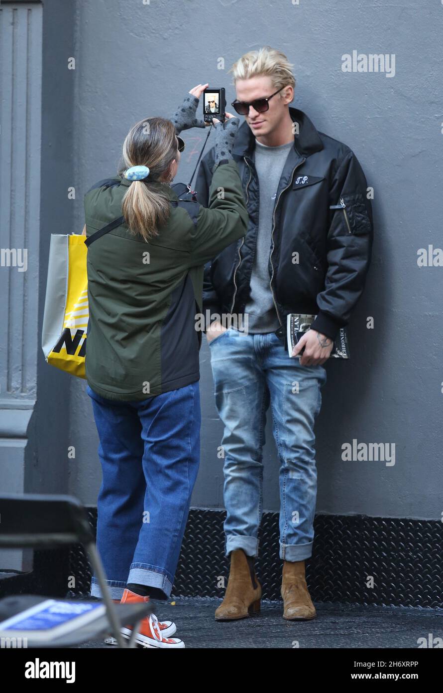 New York - NY - 12/23/2019- Cody Simpson shopping with a friend in ...
