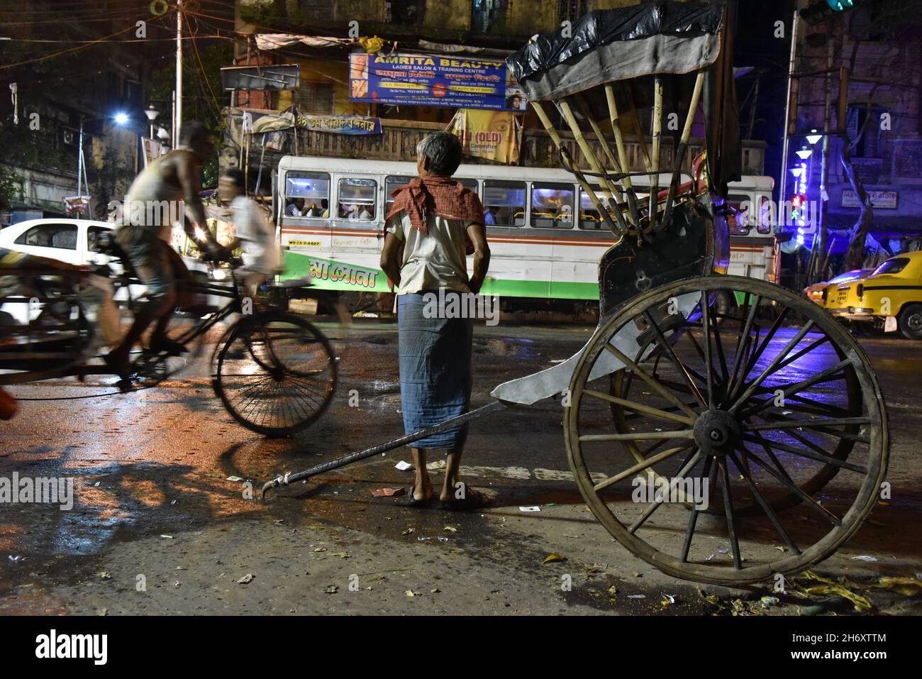Kolkata Rickshaw Pullers | Kolkata Rickshaws History – RRRM