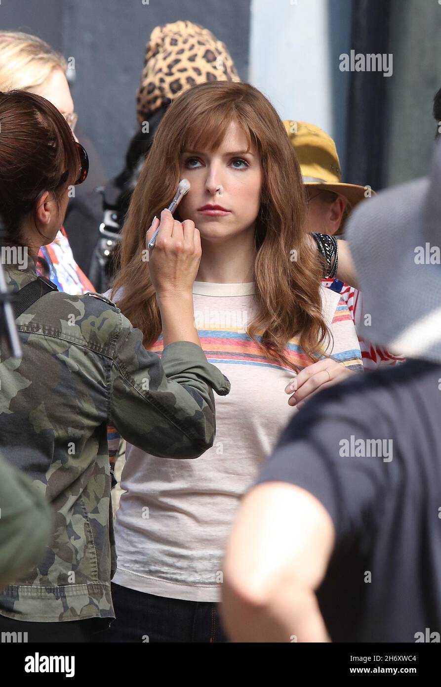 New York - NY - 08/30/2019 - Anna Kendrick filming a winter scene in 90 ...