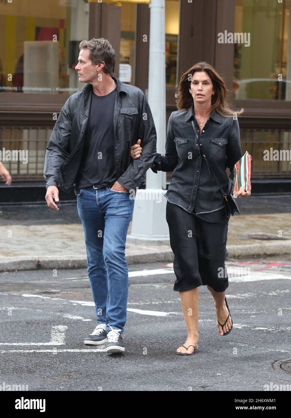 New York - NY - 09/02/2019 - Cindy Crawford and Rande Gerber stopping ...