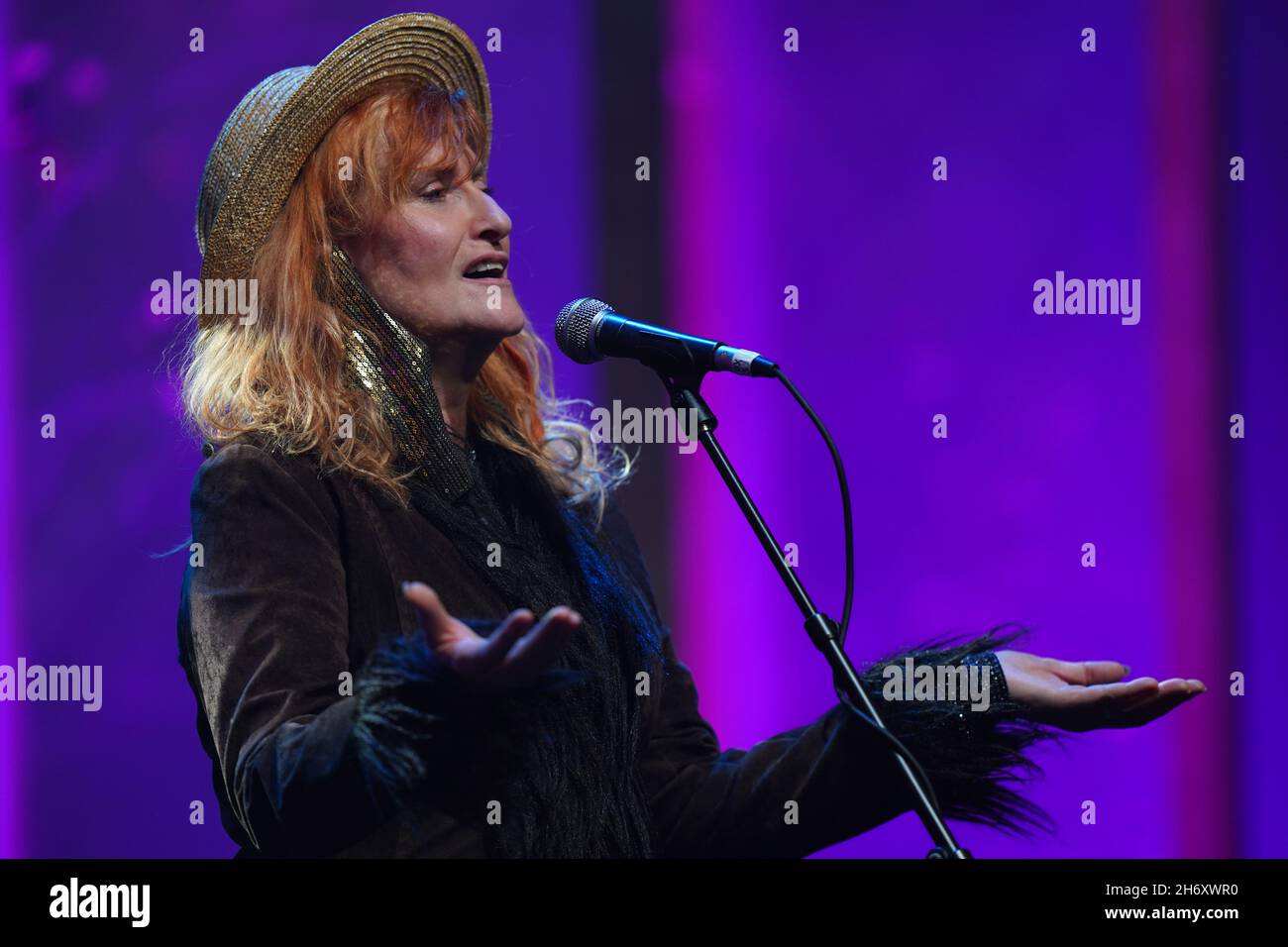 Eddi Reader performing at the RTE Radio 1 Folk Awards at Vicar Street ...