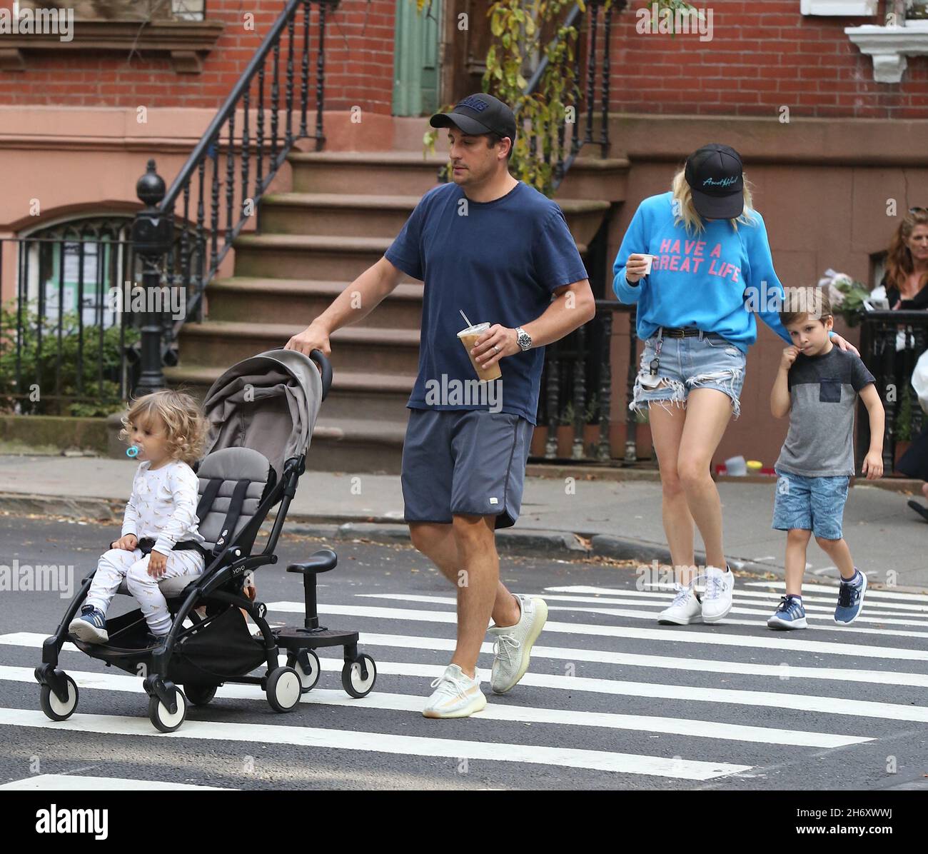 New York - NY - 09/01/2019 - Jason BiggsJenny Mollenand sons Sid Biggs ...