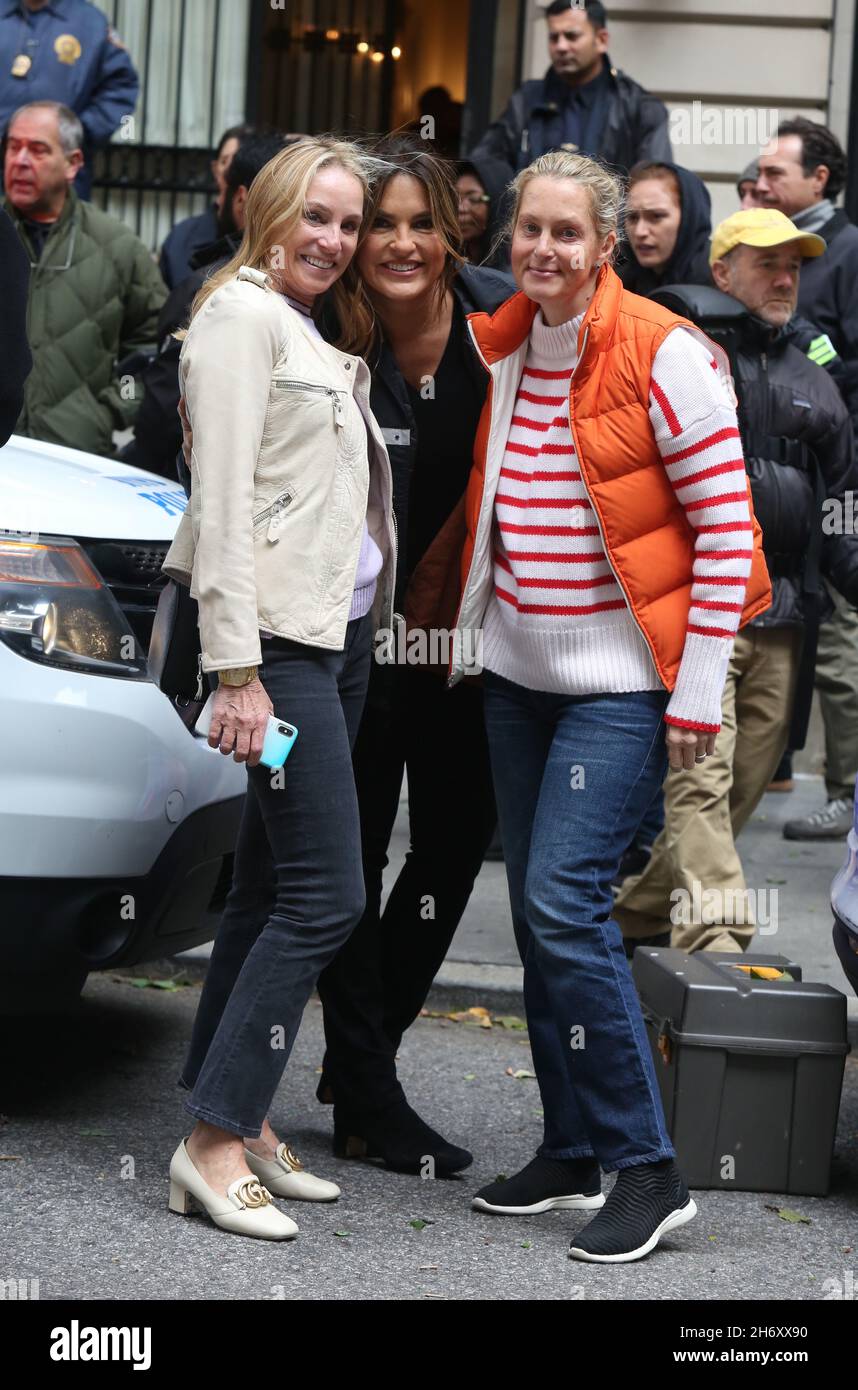 New York - NY - 10/17/2019 - Tracy Pollan and Ali Wentworth Visit ...