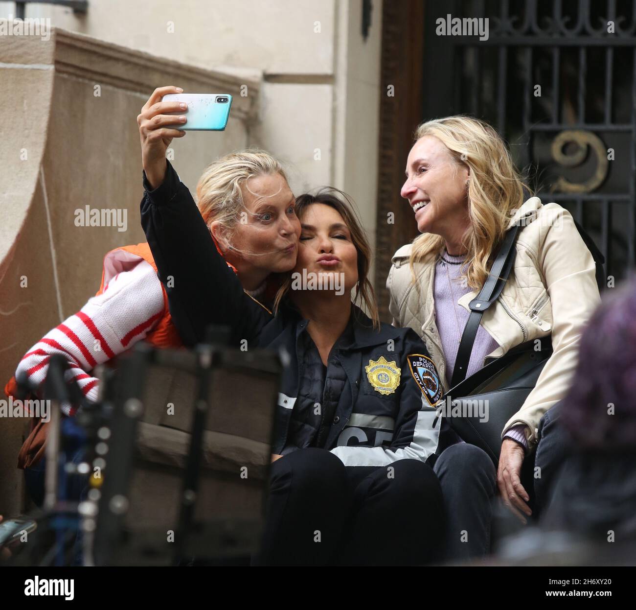 New York - NY - 10/17/2019 - Tracy Pollan and Ali Wentworth Visit ...