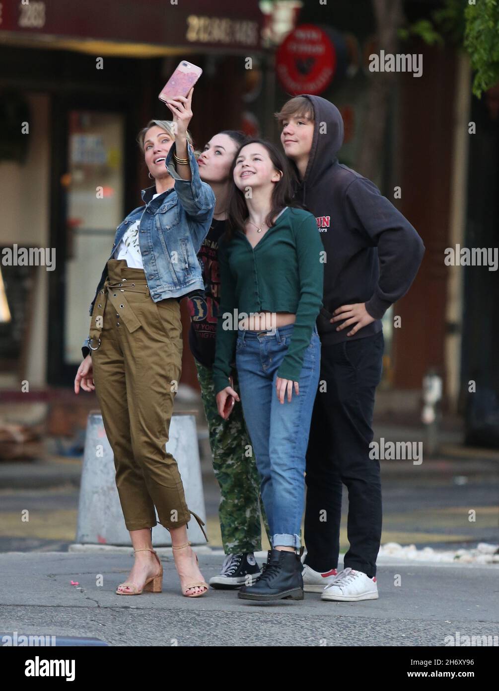 New York - NY - 05/08/2019. Amy RobachAndrew Shueand kids having dinner ...