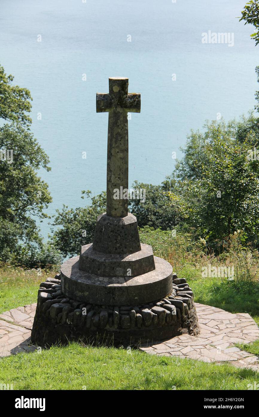 Stone cross headstone overlooking sea hi-res stock photography and ...