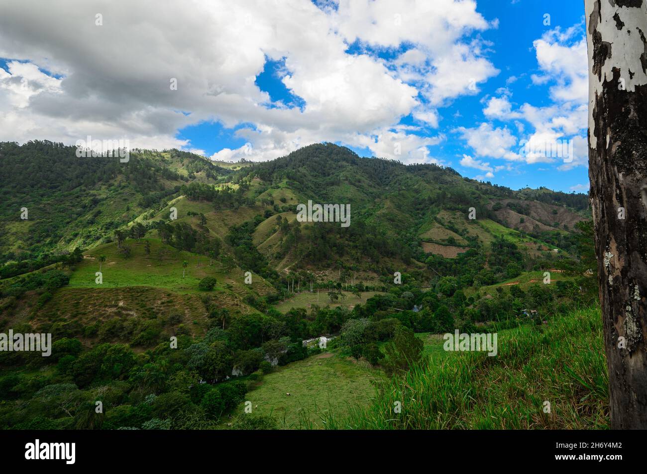 Beautiful view from height of tropics. HD foto of mountains landscape ...