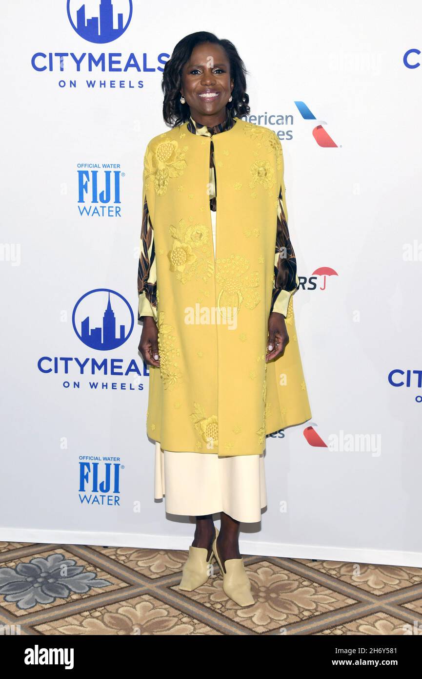 Deborah Roberts attends the Citymeals on Wheels 34th Annual Power Lunch ...