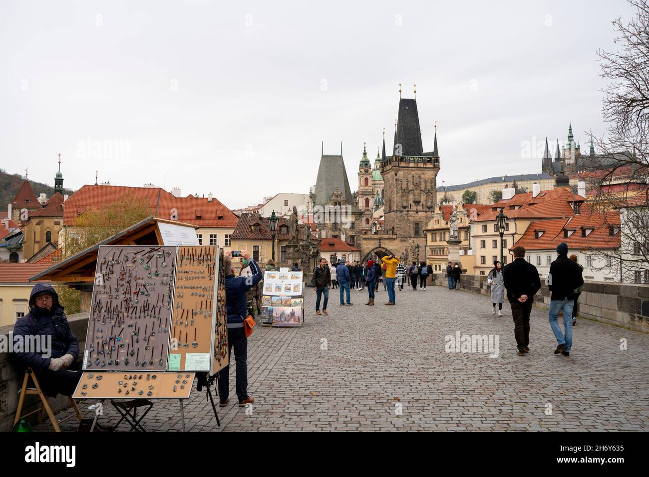 Praga, Czech Republic, november 2021 - Ponte Carlo, Charles Bridge ...
