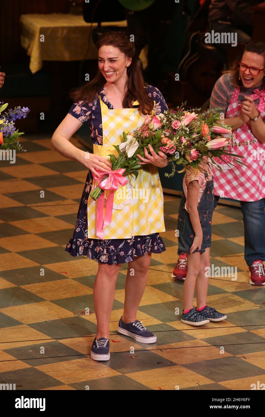 New York - NY - 20190107 - Waitress Curtain Call with Sara Bareilleswho ...