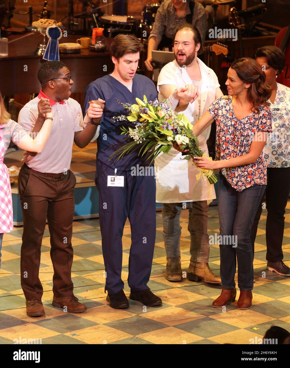 New York - NY - 20190107 - Waitress Curtain Call with Sara Bareilleswho ...