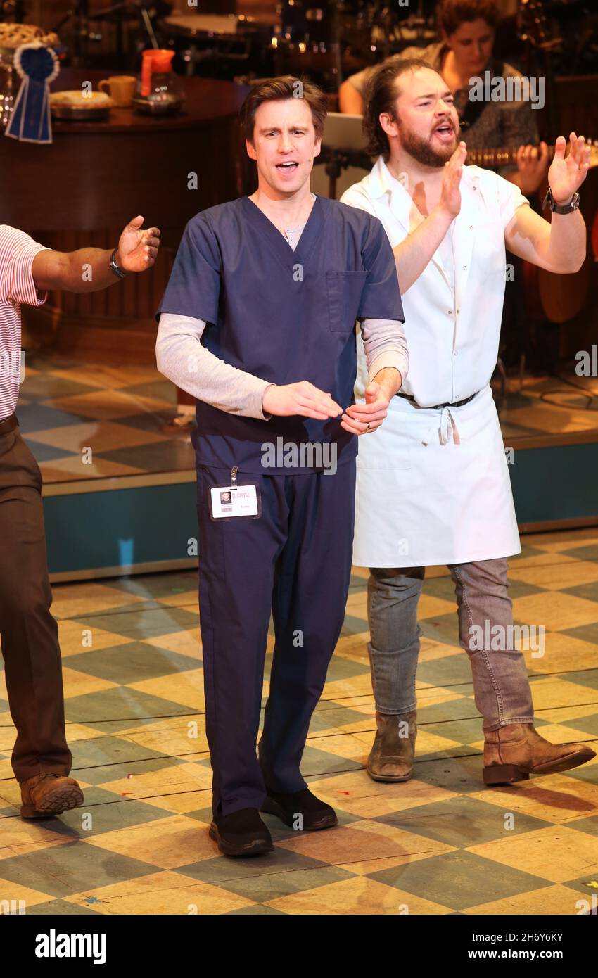New York - NY - 20190107 - Waitress Curtain Call with Sara Bareilleswho ...