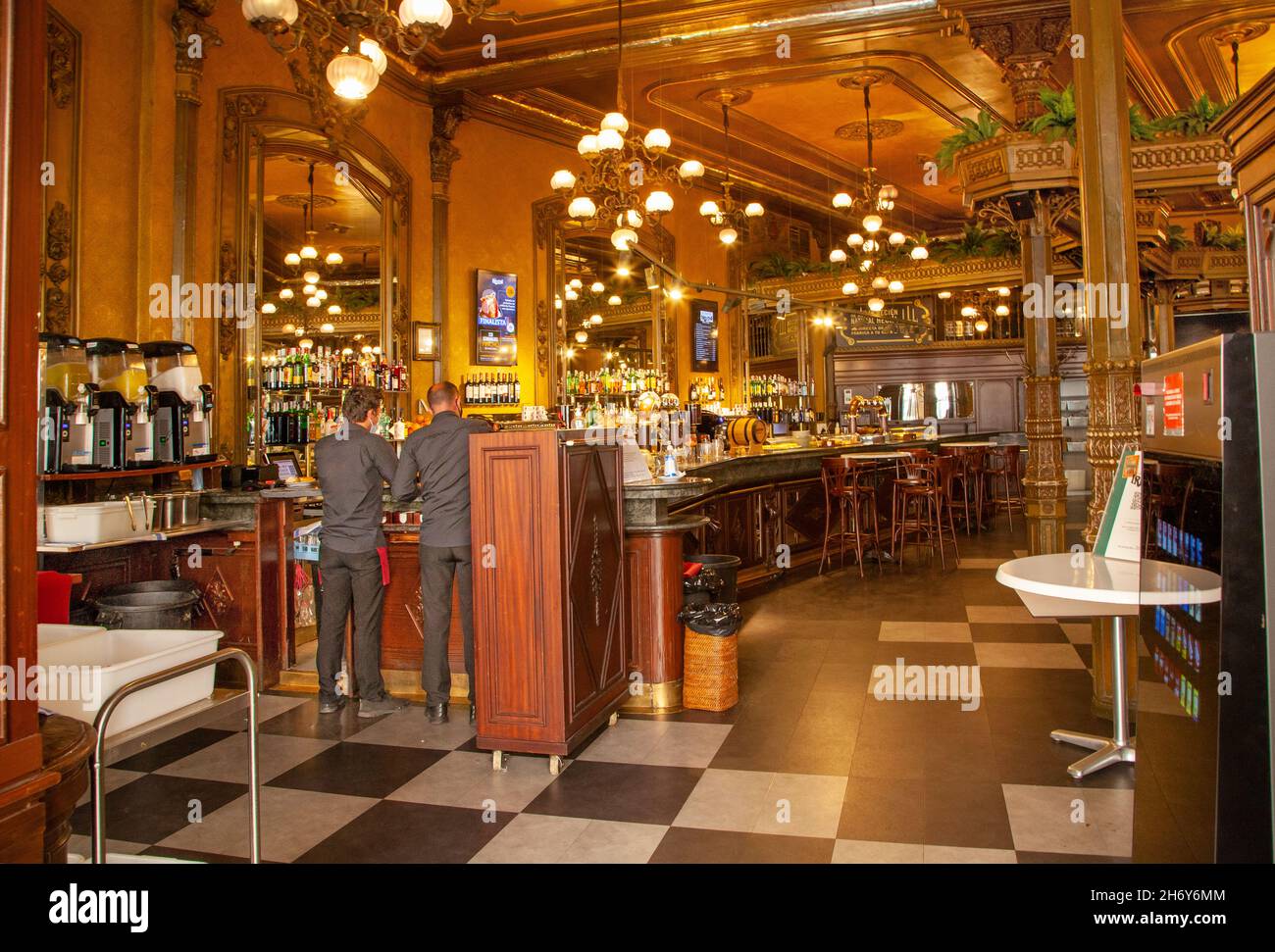 Traditional spanish bar hi-res stock photography and images - Alamy