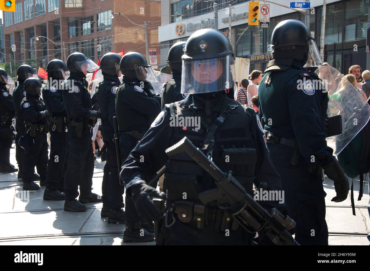 Riot security hi-res stock photography and images - Alamy