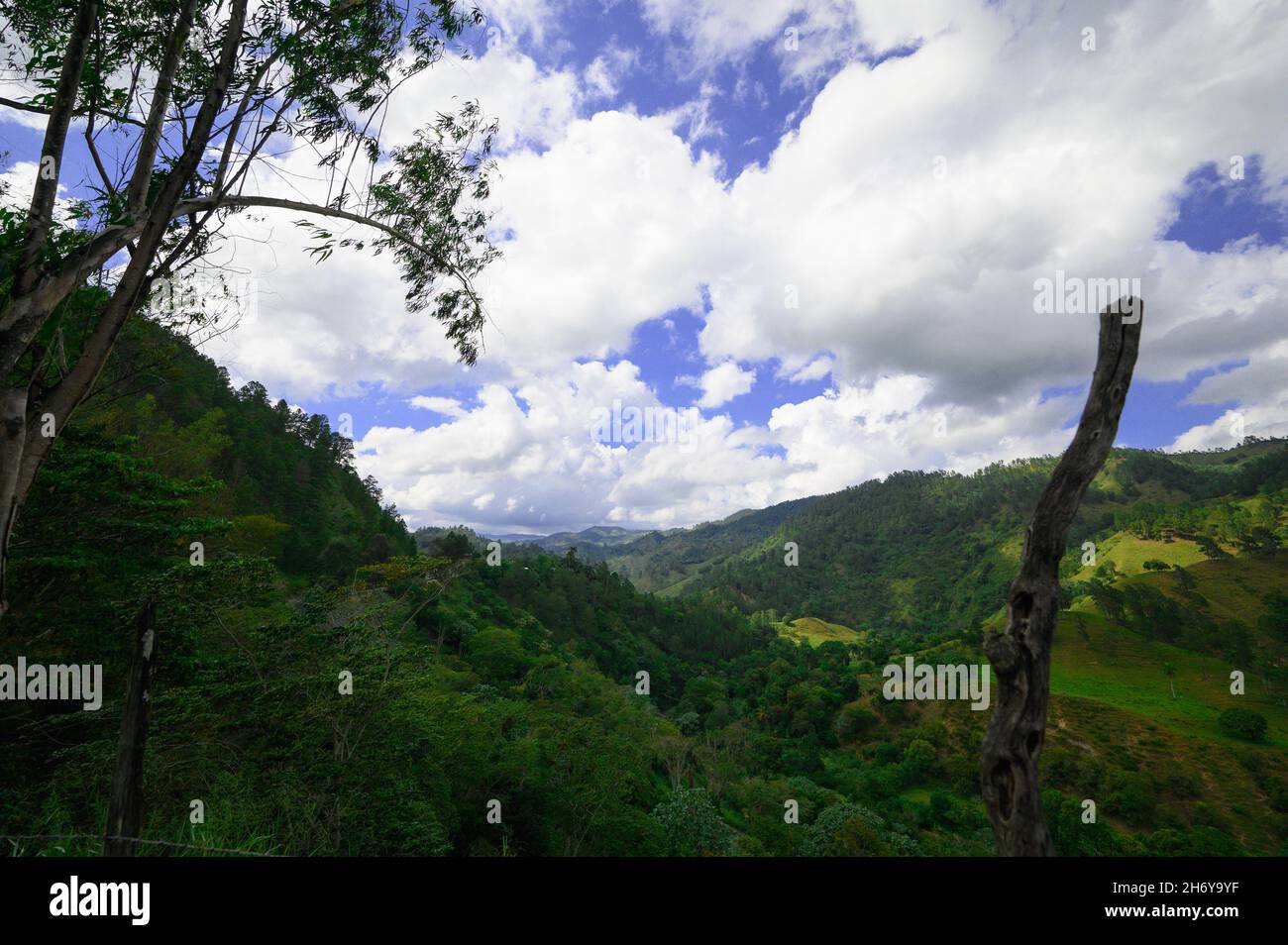 Beautiful view from height of tropics. HD foto of mountains landscape ...