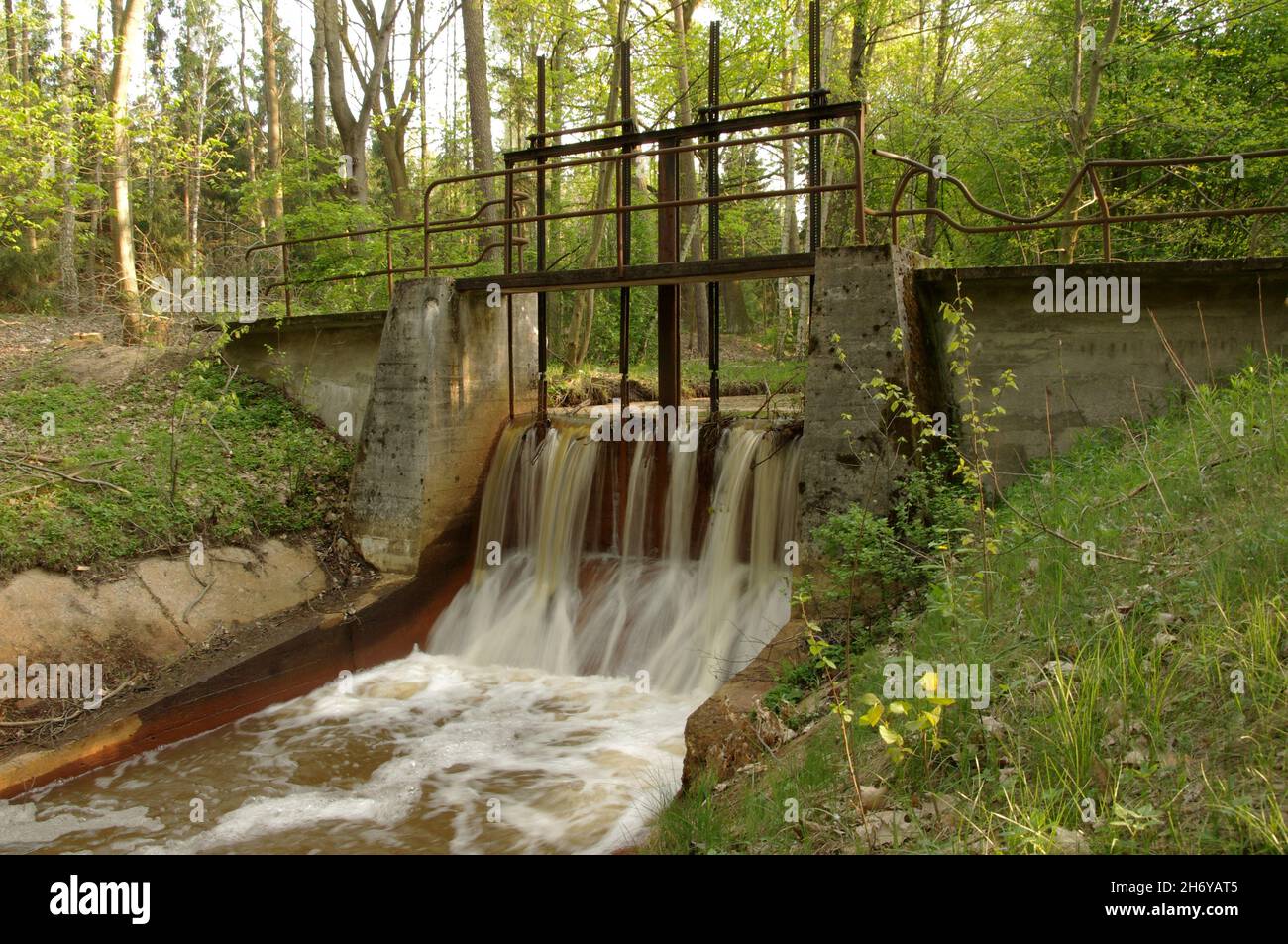 Water flows through concrete weir hi-res stock photography and images ...