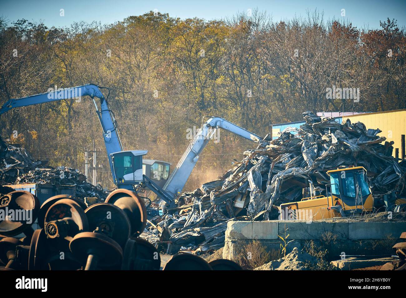 Mahinery at scrap metal yard Stock Photo - Alamy