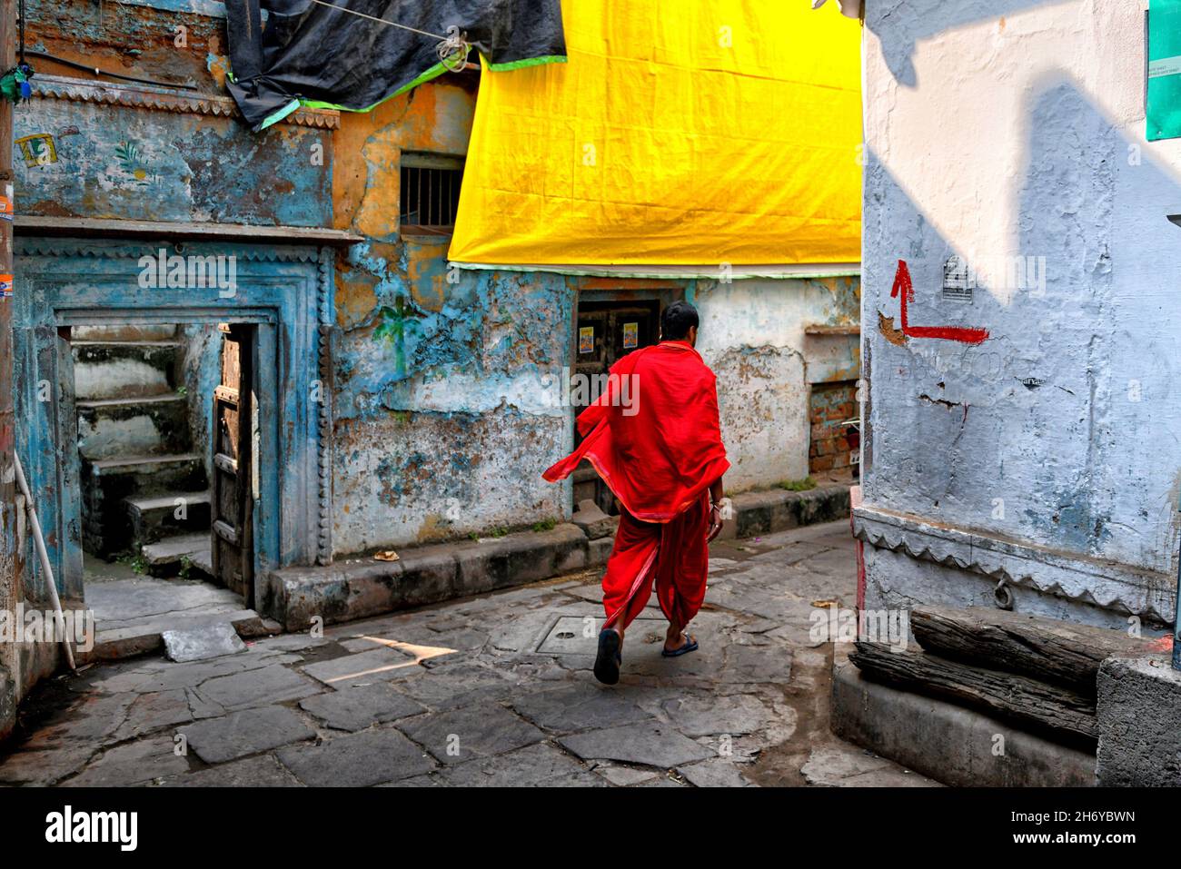 Varanasi lanes hi-res stock photography and images - Alamy