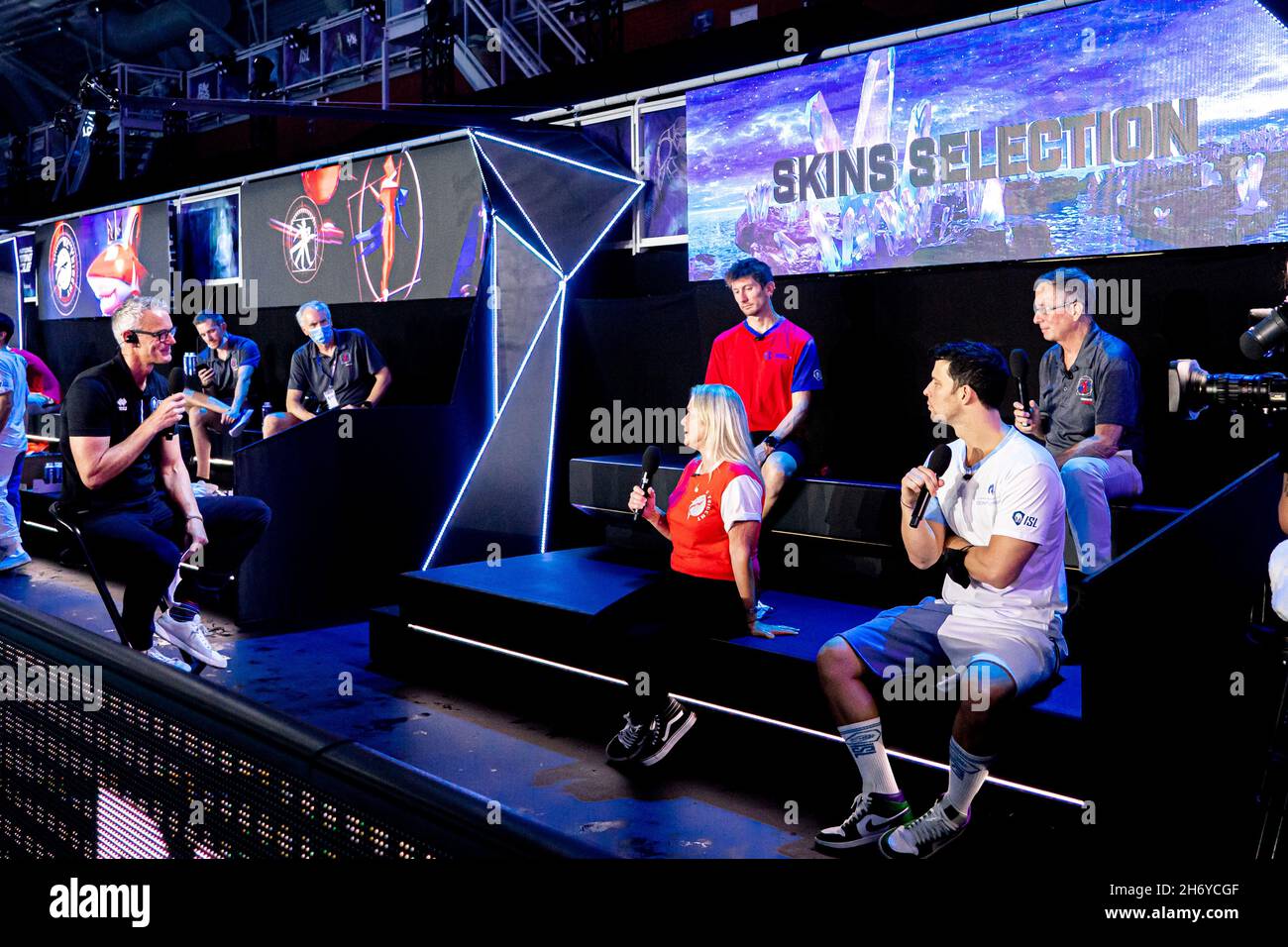 EINDHOVEN, NETHERLANDS - NOVEMBER 18: Coach Tom Rushton of Engery ...