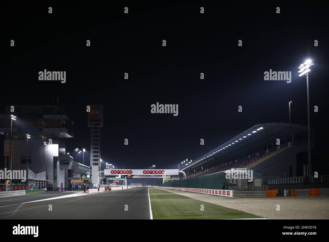 Losail circuit ambiance during the Formula 1 Ooredoo Qatar Grand Prix ...