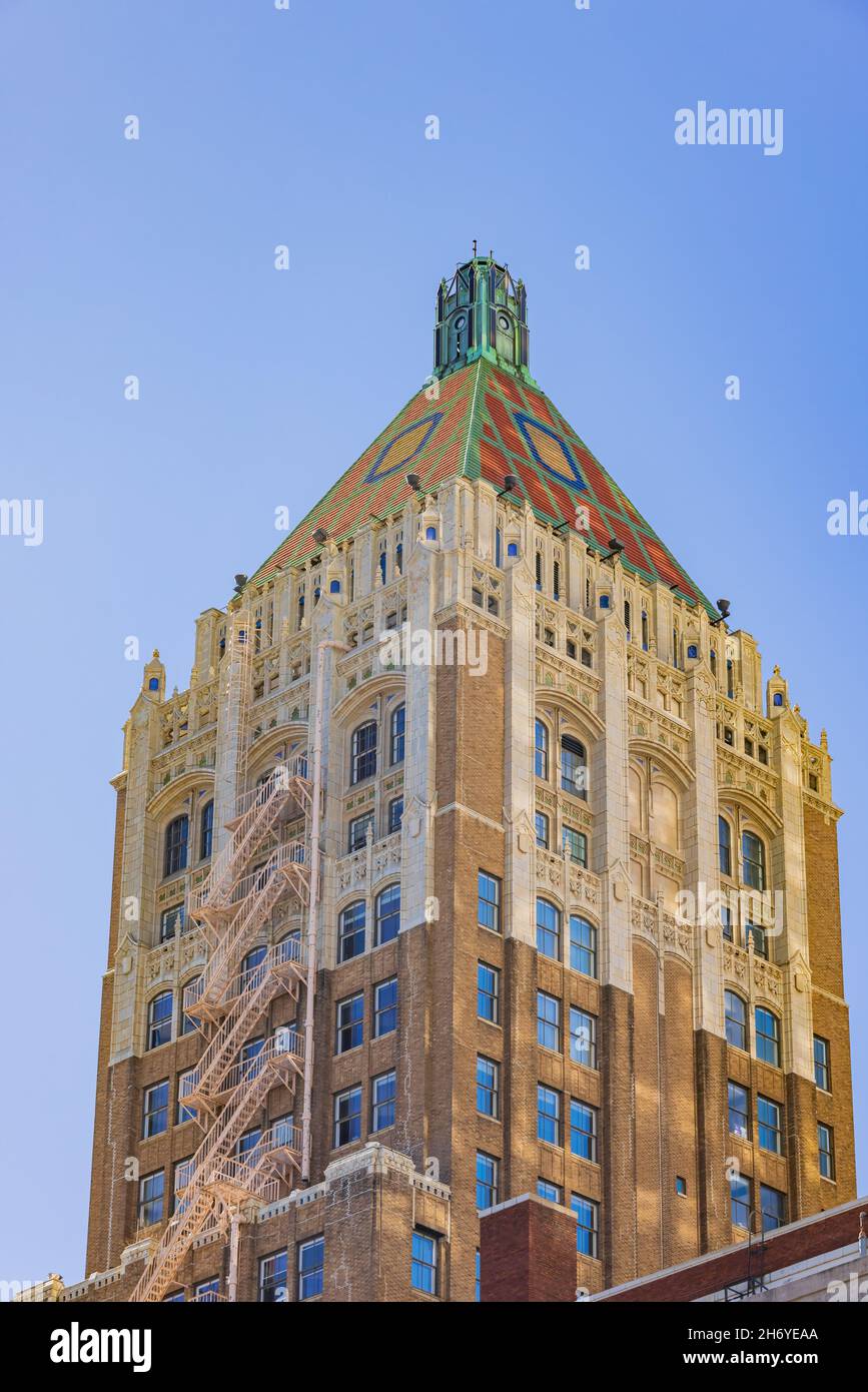 Tulsa, NOV 15 2021 - Sunny view of downtown cityscape and Philtower ...