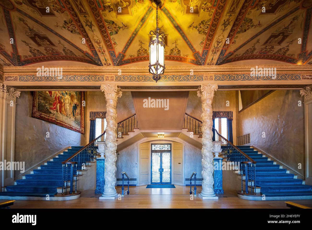 Tulsa, NOV 12 2021 -Interior view of the main building of Philbrook ...