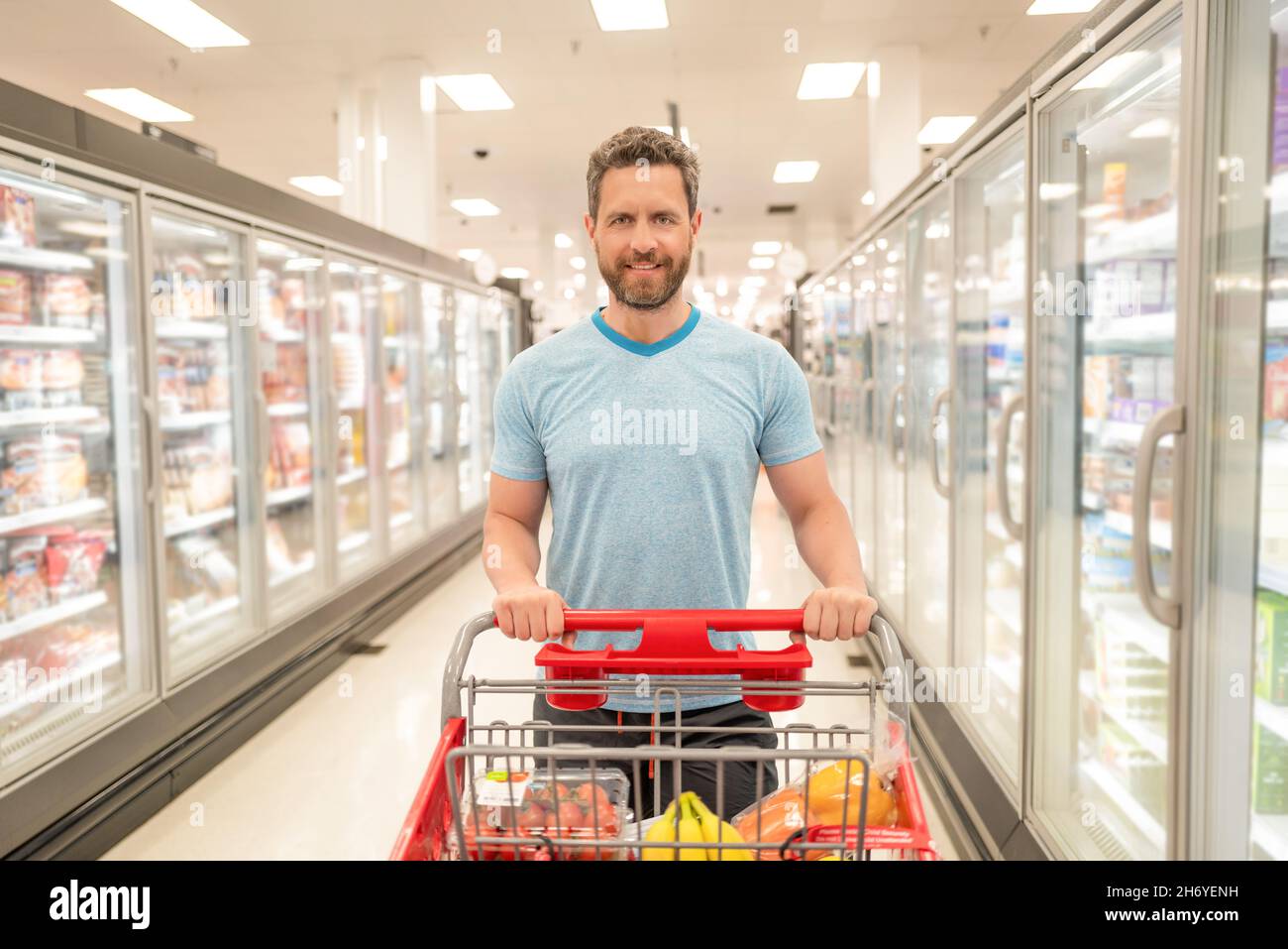 customer with shopping cart buying food at grocery, supermarket Stock ...