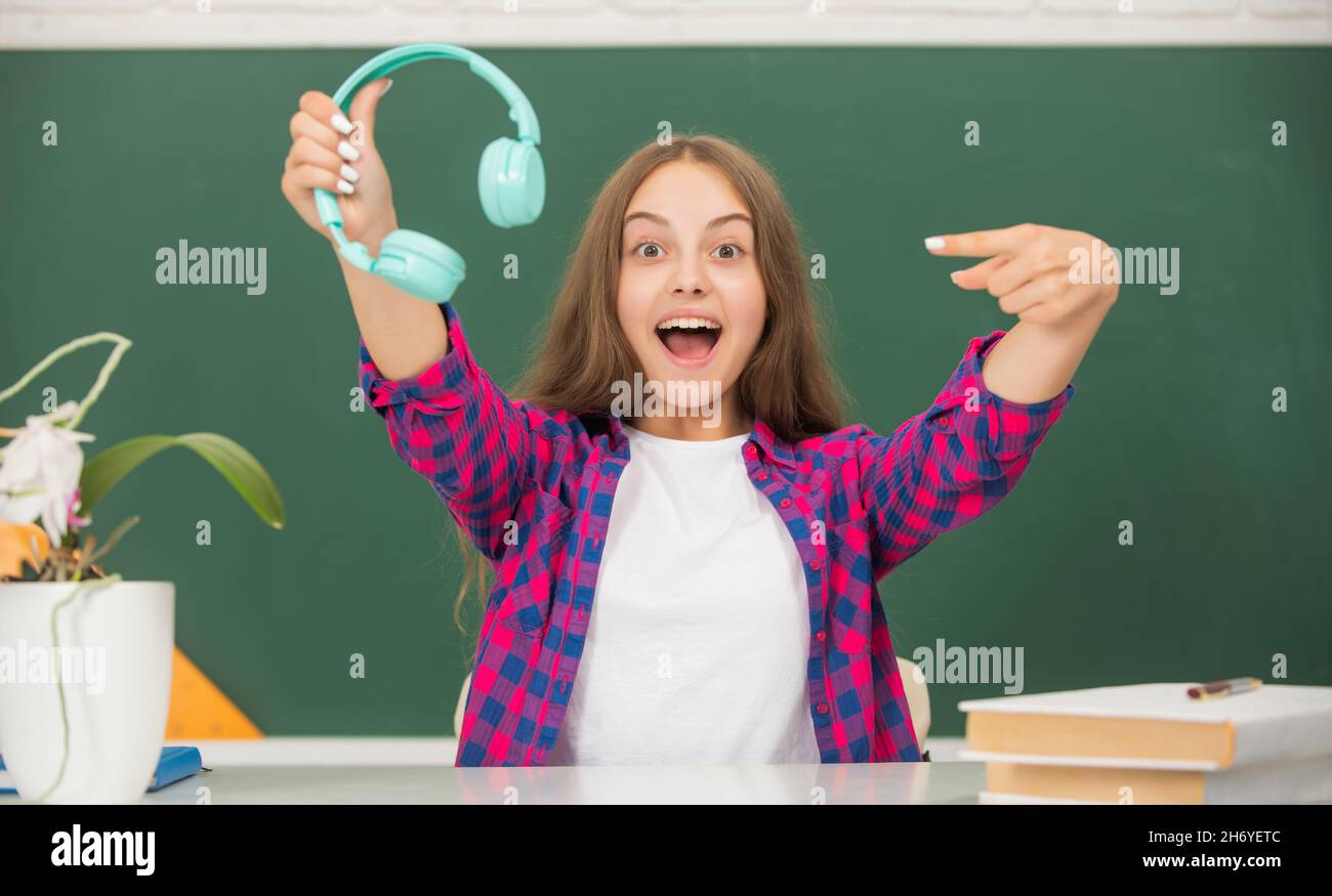 Amazed child point finger hi-res stock photography and images - Alamy