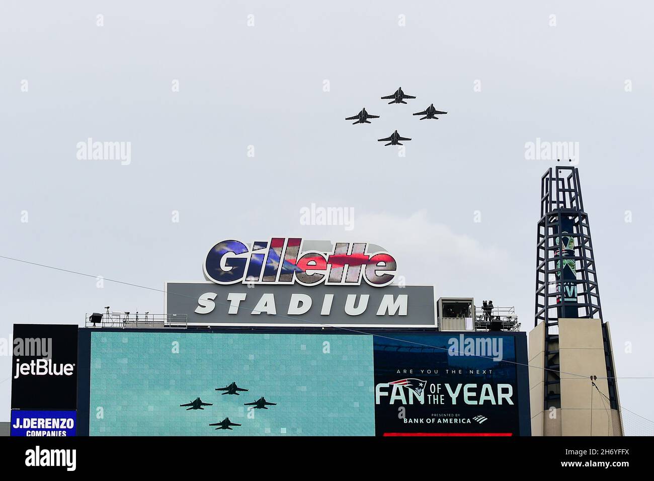 Military flyover stadium hi-res stock photography and images - Alamy