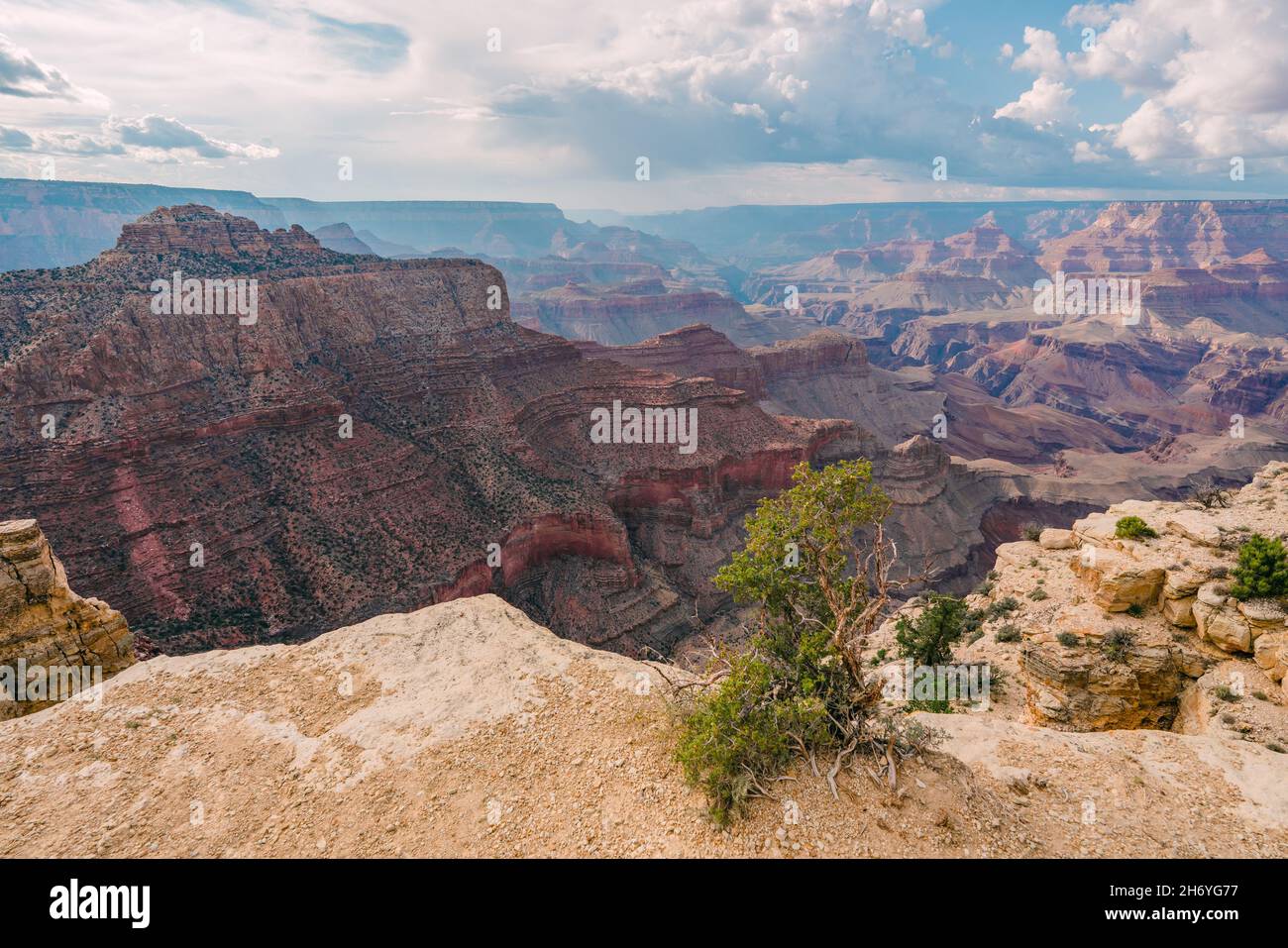 Red rocks formation in Grand Canyon National Park, scenic view, cloudy ...