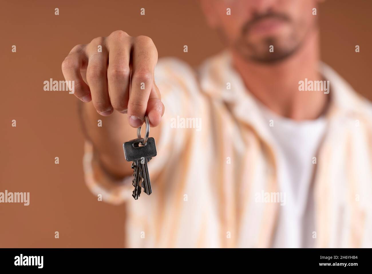 Handover keys hi-res stock photography and images - Alamy