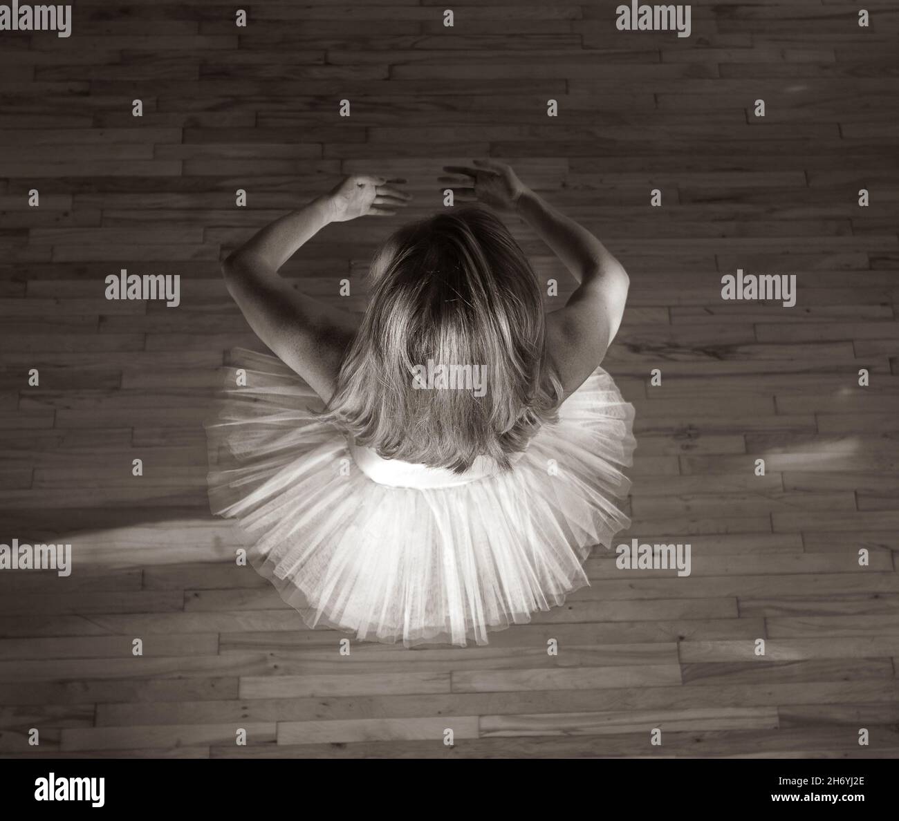 Ballerina dancer woman performance graceful hi-res stock photography ...