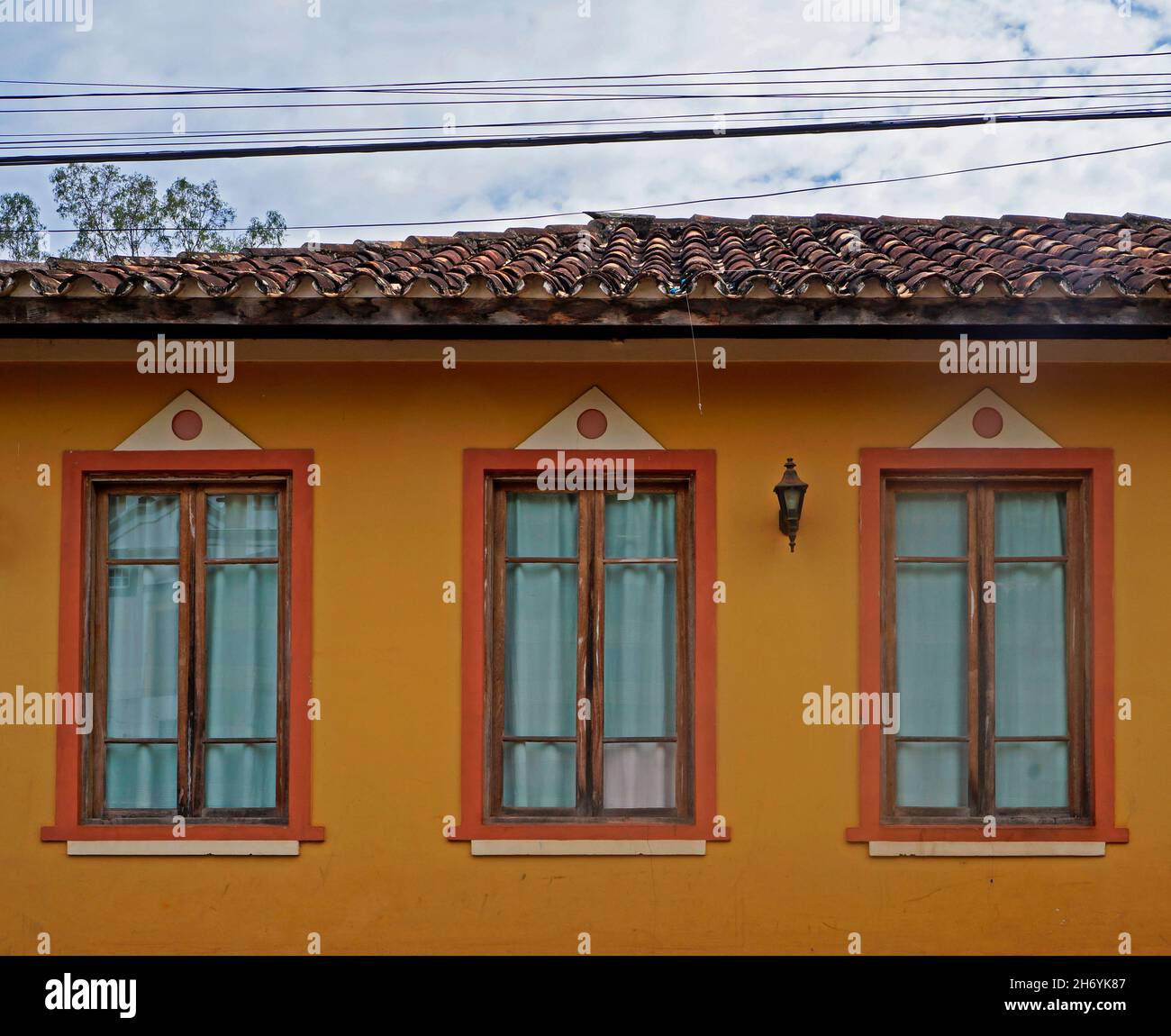 Yellow home facade hi-res stock photography and images - Alamy