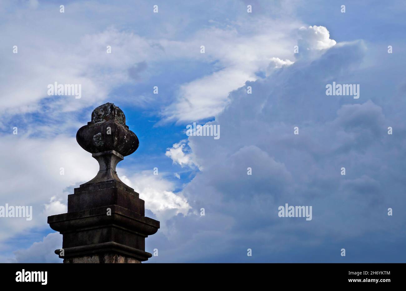 Decorative pinnacle hi-res stock photography and images - Alamy