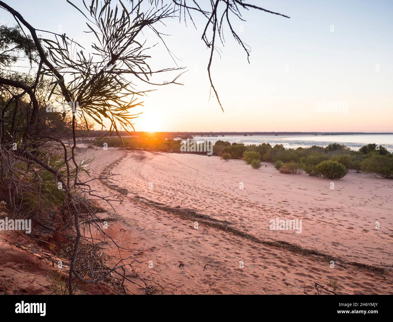 Sunrise over Roebuck Bay near Crab Creek, Broome, Western Australia ...