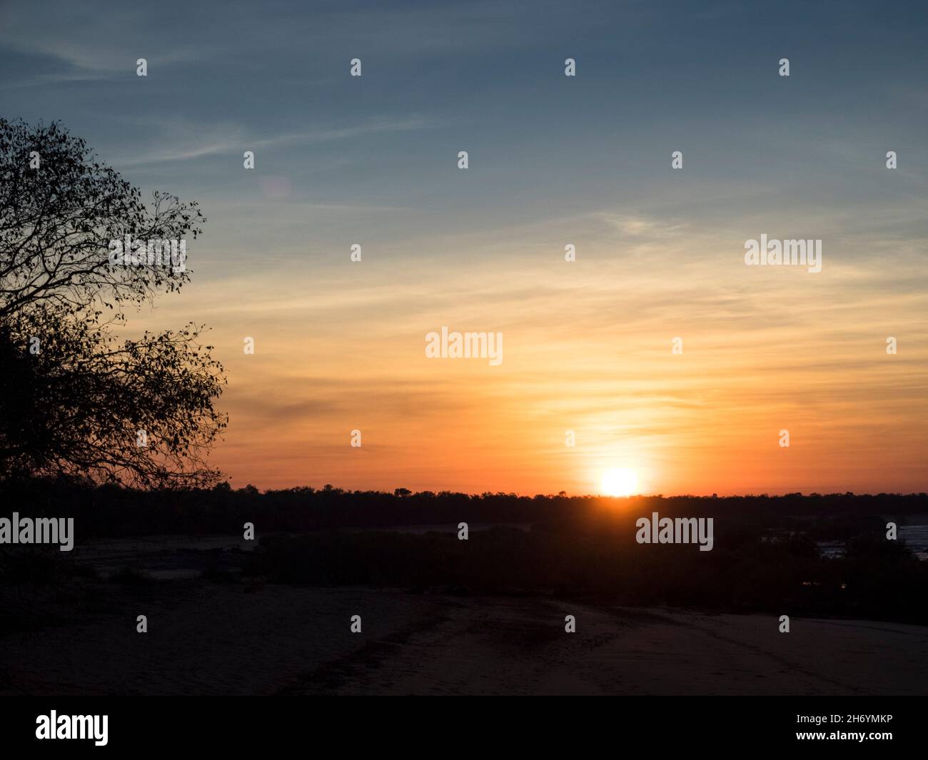 Sunrise over Roebuck Bay near Crab Creek, Broome, Western Australia ...