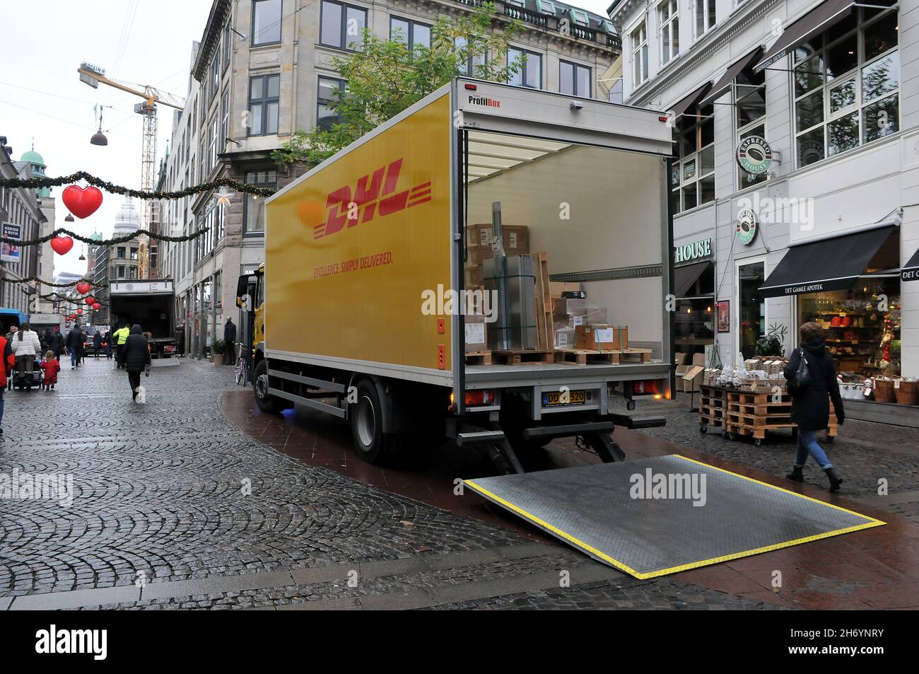 Dhl lelivery truck hi-res stock photography and images - Alamy