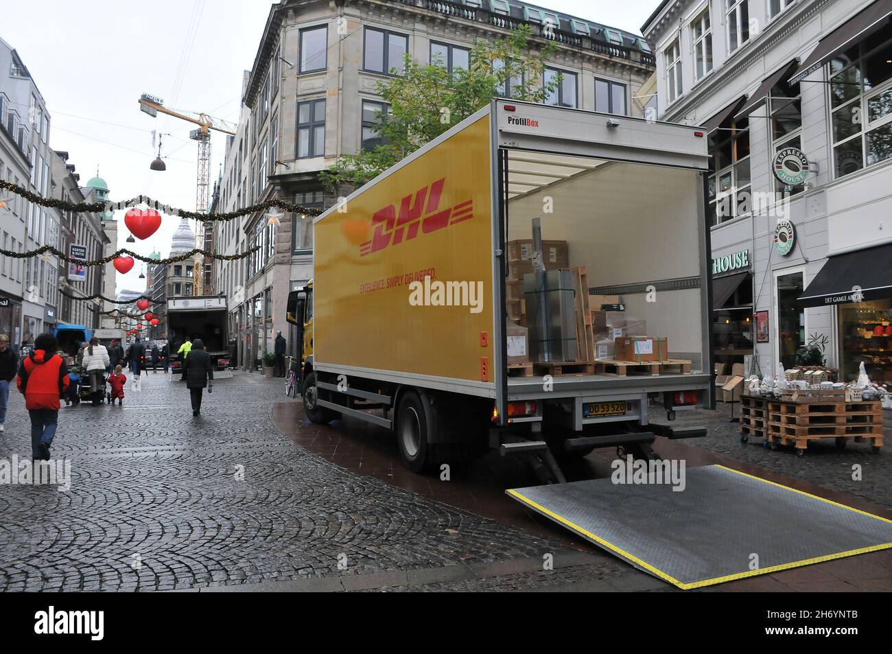 Dhl lelivery truck hi-res stock photography and images - Alamy
