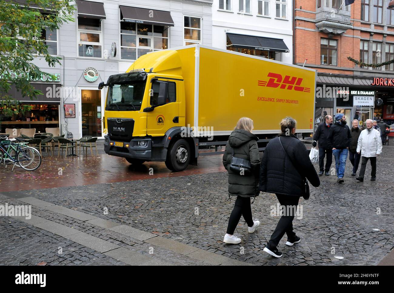 Dhl lelivery truck hi-res stock photography and images - Alamy