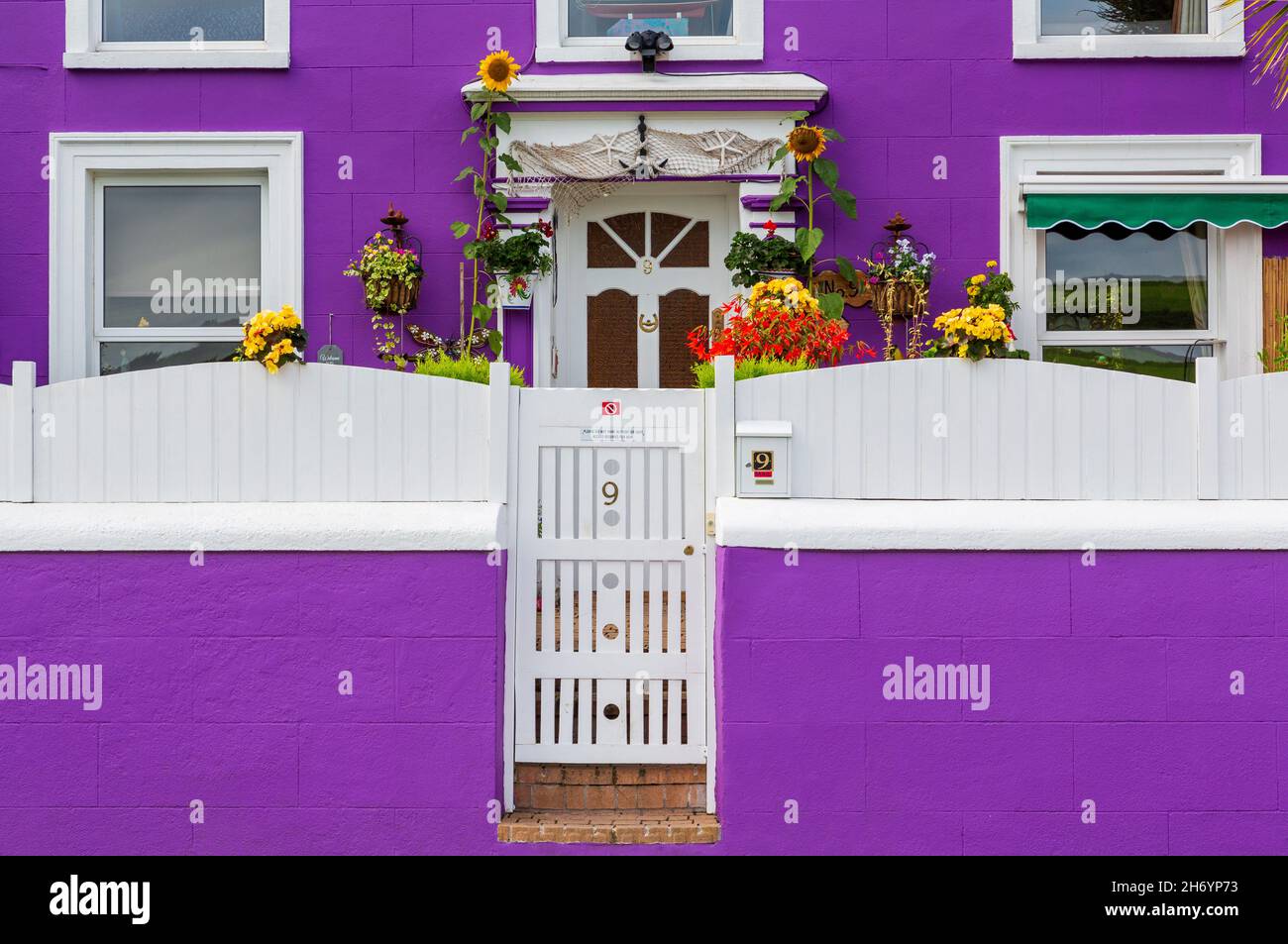 Purple house hi-res stock photography and images - Alamy