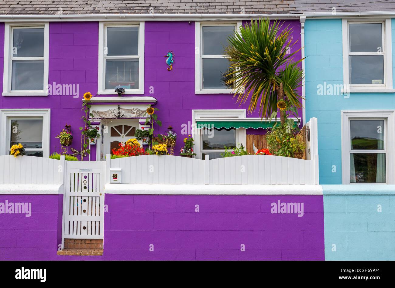 Purple house hi-res stock photography and images - Alamy
