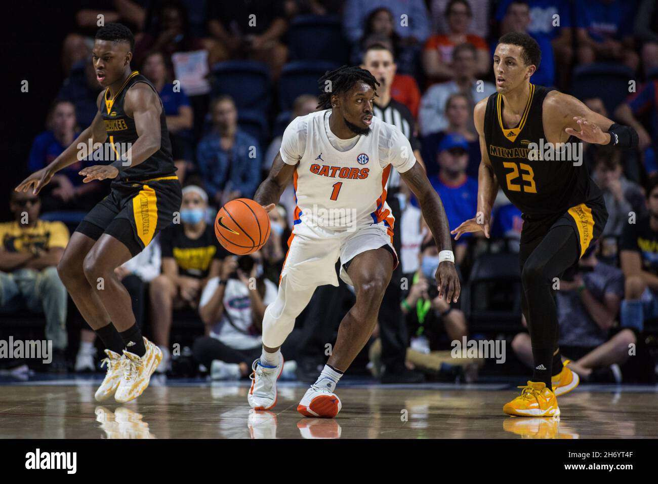 November 18, 2021: Florida Gators forward CJ Felder (1) looks for an ...