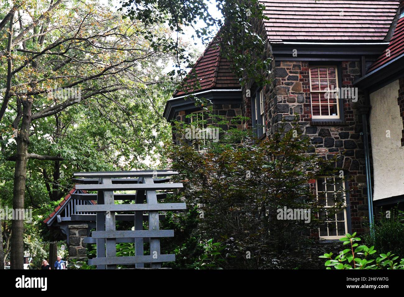 A GOOD PLACE: The Forest Hills Gardens affluent community features old ...