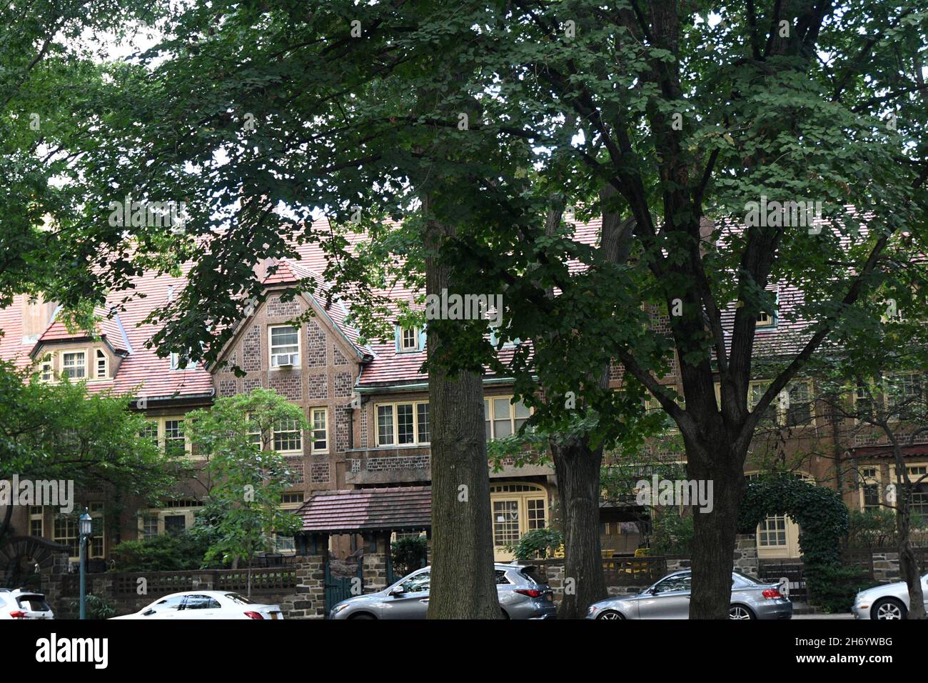 A GOOD PLACE: The Forest Hills Gardens affluent community features old ...