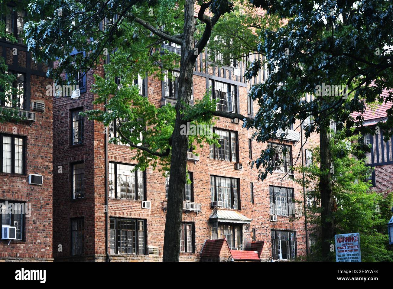 A GOOD PLACE: The Forest Hills Gardens affluent community features old ...
