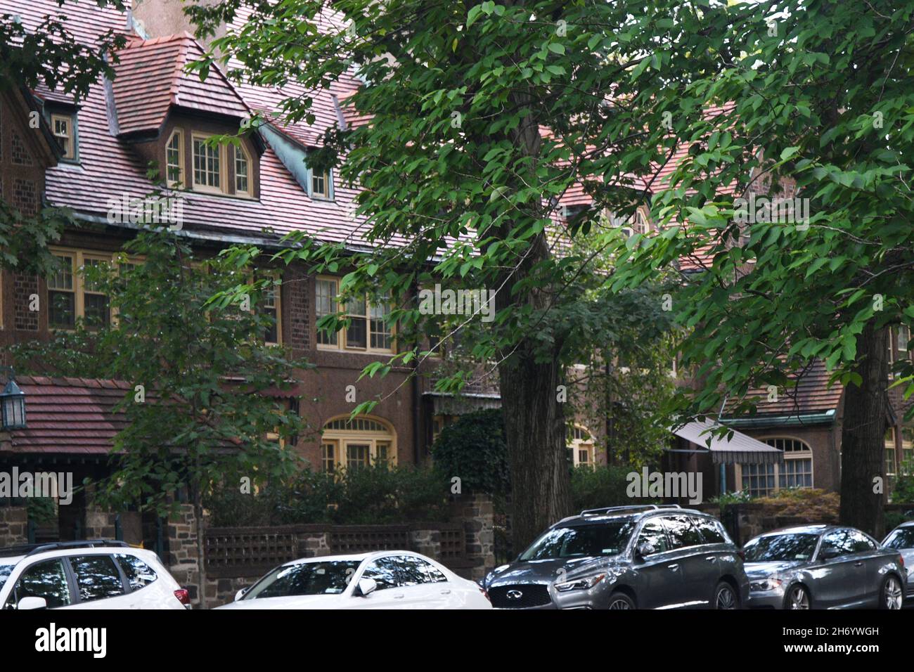 A GOOD PLACE: The Forest Hills Gardens affluent community features old ...