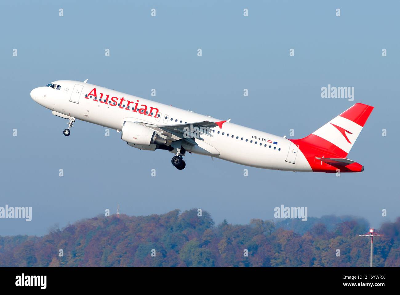 Austrian a320 departing hi-res stock photography and images - Alamy