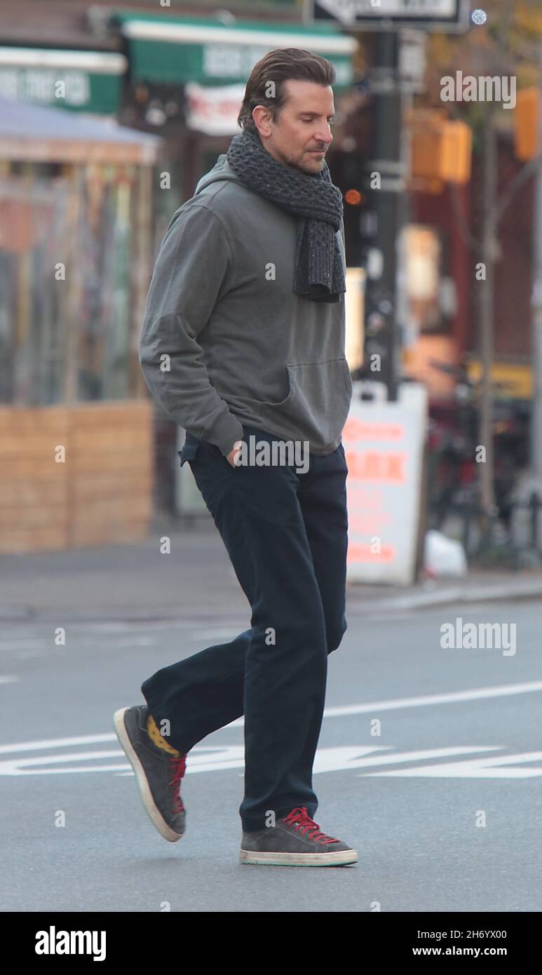 Rashida Jones Bradley Cooper