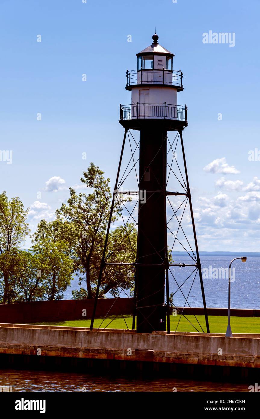 Aerial lift bridge duluth hi-res stock photography and images - Alamy